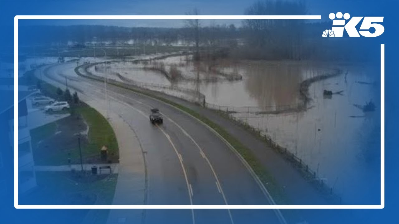 Evacuations underway after Green River levee breaks