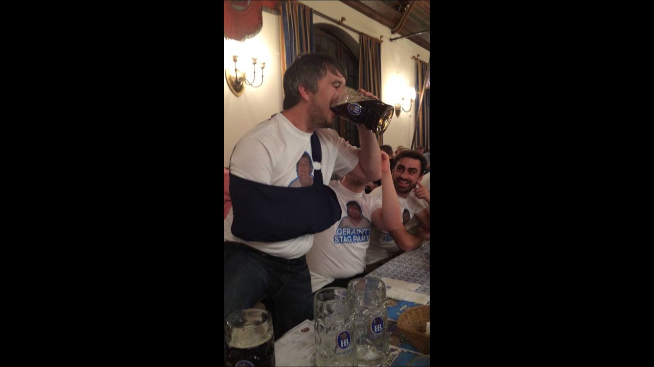 Welsh Man drinks beer stein in seconds at Oktoberfest!