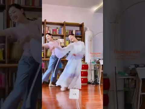 Enjoy the beautiful and elegant traditional Chinese #dance