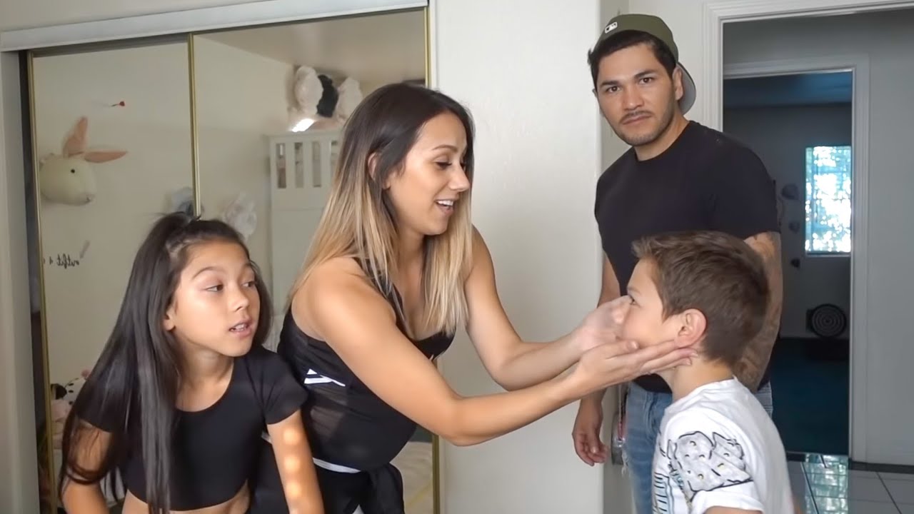 TXUNAMY GETS HER BELLY PIERCED PRANK ON DAD!! | Familia Diamond
