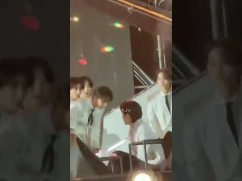 Jay fighting for his life just to sit besides hobi #jay #jhope #enhypen #bts #shorts