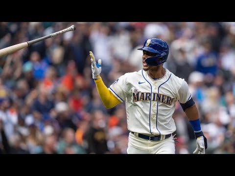 J-Rod hits one WAY OUT! Julio Rodríguez hits a 454-foot dinger!