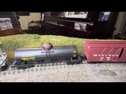 Kato USA Union Pacific Model Railroad FEF 4-8-4 steam train n scale 50s freight caboose weather UPRR