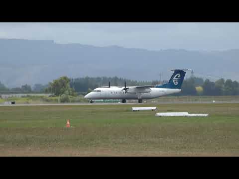 Gisborne Airport | Air New Zealand | De Havilland Canada Dash 8-300 (ZK-NEK) take off RWY14