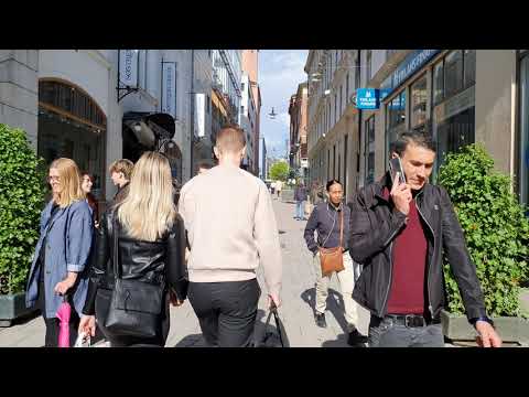 Stockholm walking : Drottninggatan during the weekend #86