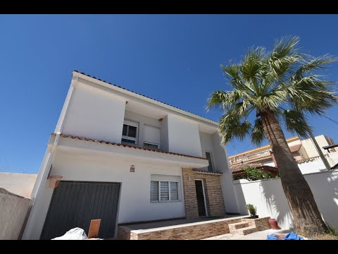 €250,000 - 4-bedroom, 2-bathroom townhouse, totally reformed in 2021, in Villar de Arzobispo.