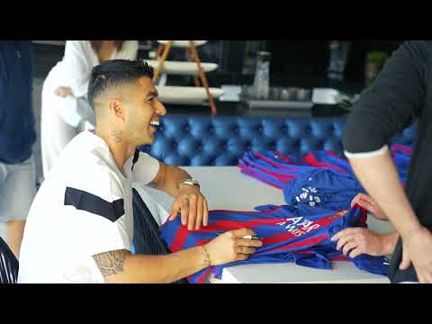 Luis Suárez signs with A1 Sporting Memorabilia!