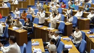 WATCH: Who gave Marcos a standing ovation over POGO ban announcement?
