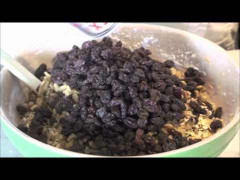 Quick & Simple - Walnut and Raisin Oatmeal Cookie Recipe