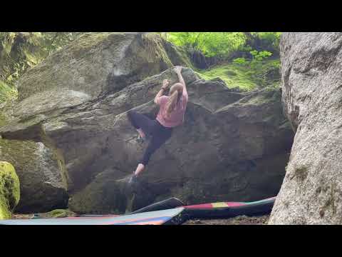 Squamish Bouldering: Good Training (V4)