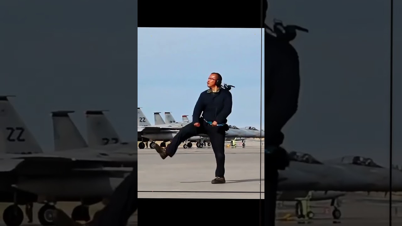 Do you guys know what the captain’s funny dance and gestures mean?#usa #airforce #aviation #fighter