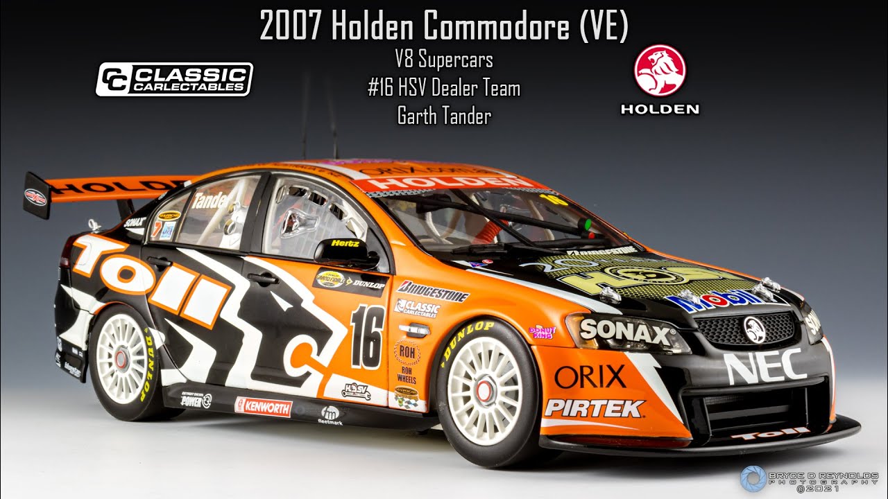 1:18 Classic Carlectables 2007 Holden Commodore (VE) #16 Garth Tander Showcase