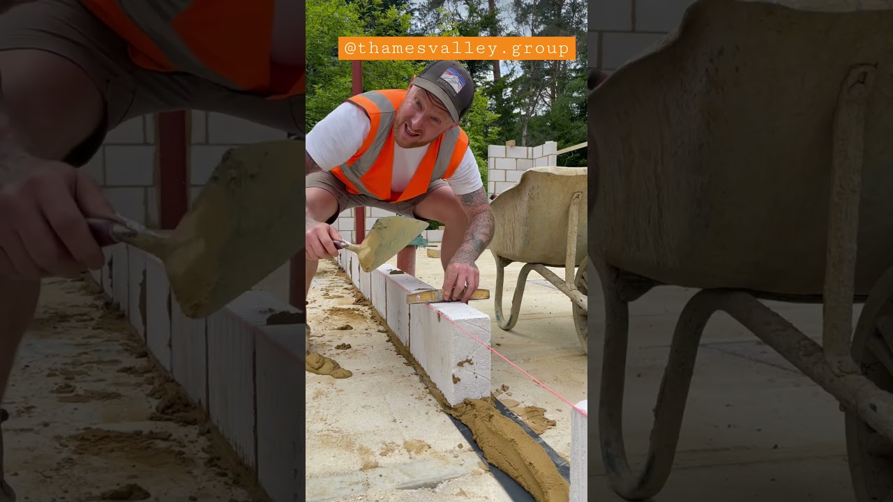 This is ESSENTIAL when bricklaying!! #brickwork #bricklayer #bricks #construction