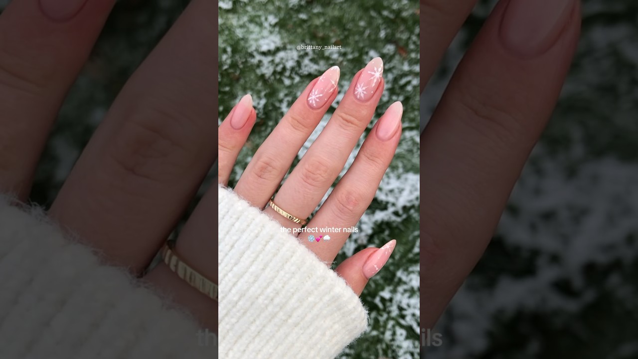 Christmas Nails Day 4- Snowflakes ❄️ DIY Gel Nail Tutorial | #nails #nailart #christmas