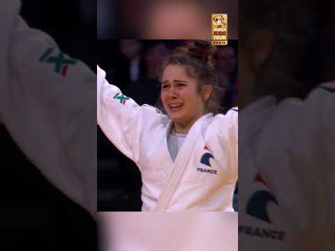 Home hero Blandine Pont lifted the crowd to their feet, claiming her first #JudoParis gold π₯π«π·