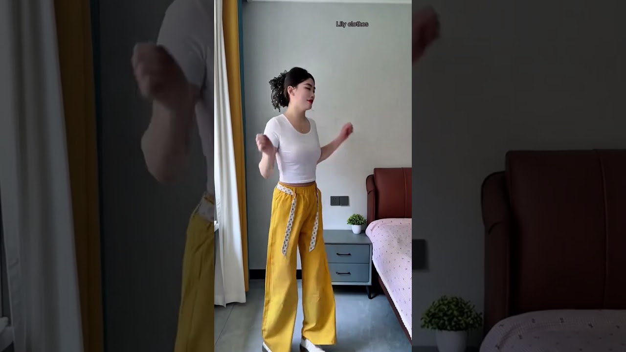 This Lily changes her clothes every day.#short #clothes