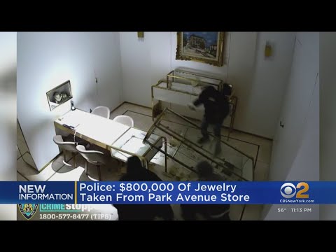 NYPD: Suspects stole $800,000 worth of jewelry in midtown smash and grab