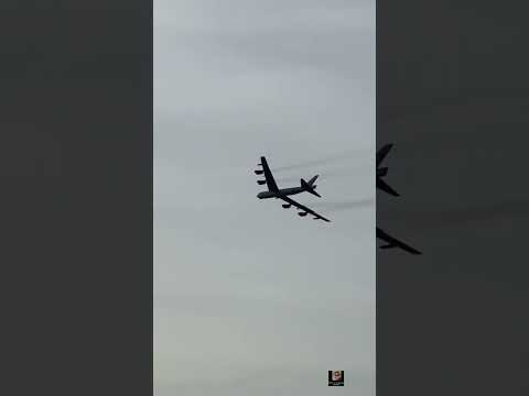 Boeing B-52H Stratofortress Flyby at 2024 Thunder Over Louisville