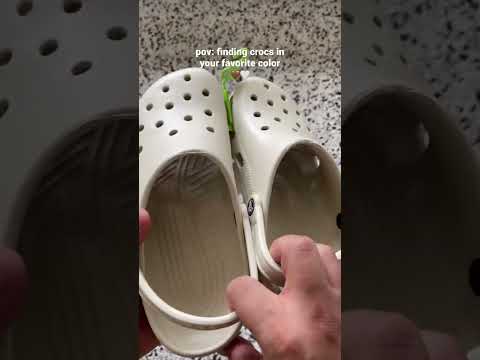 Finding crocs in my fave color!! π€π€