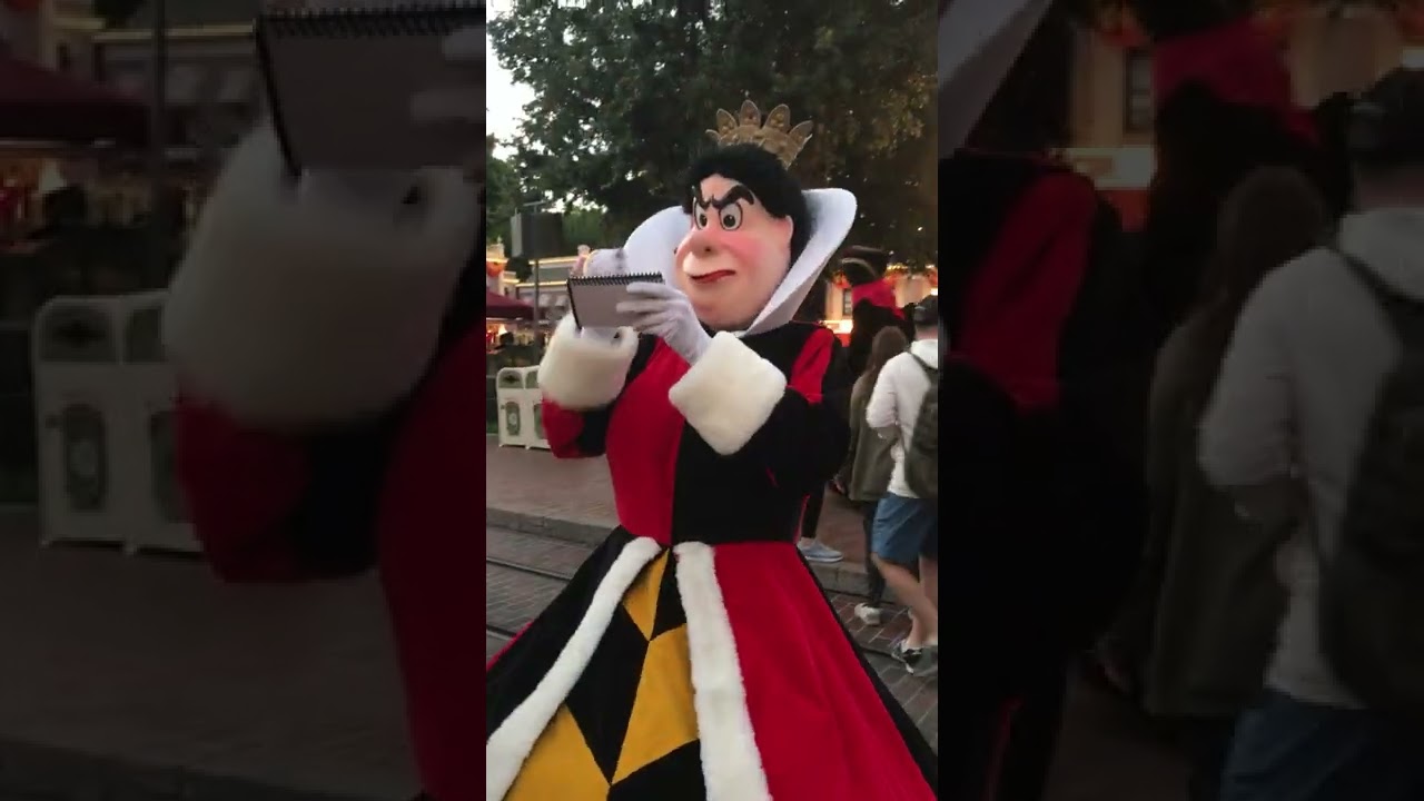 Jafar (Aladdin) passes by the Queen of Hearts signing autographs-Disneyland 10/25/22 Main Street USA