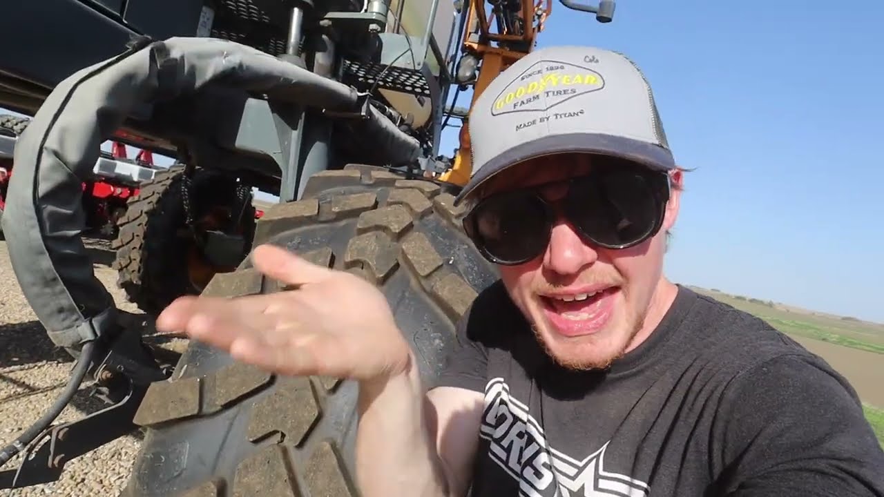 Cole the Cornstar introduces you to the Goodyear® Farm Tires R14T™ sprayer tire.