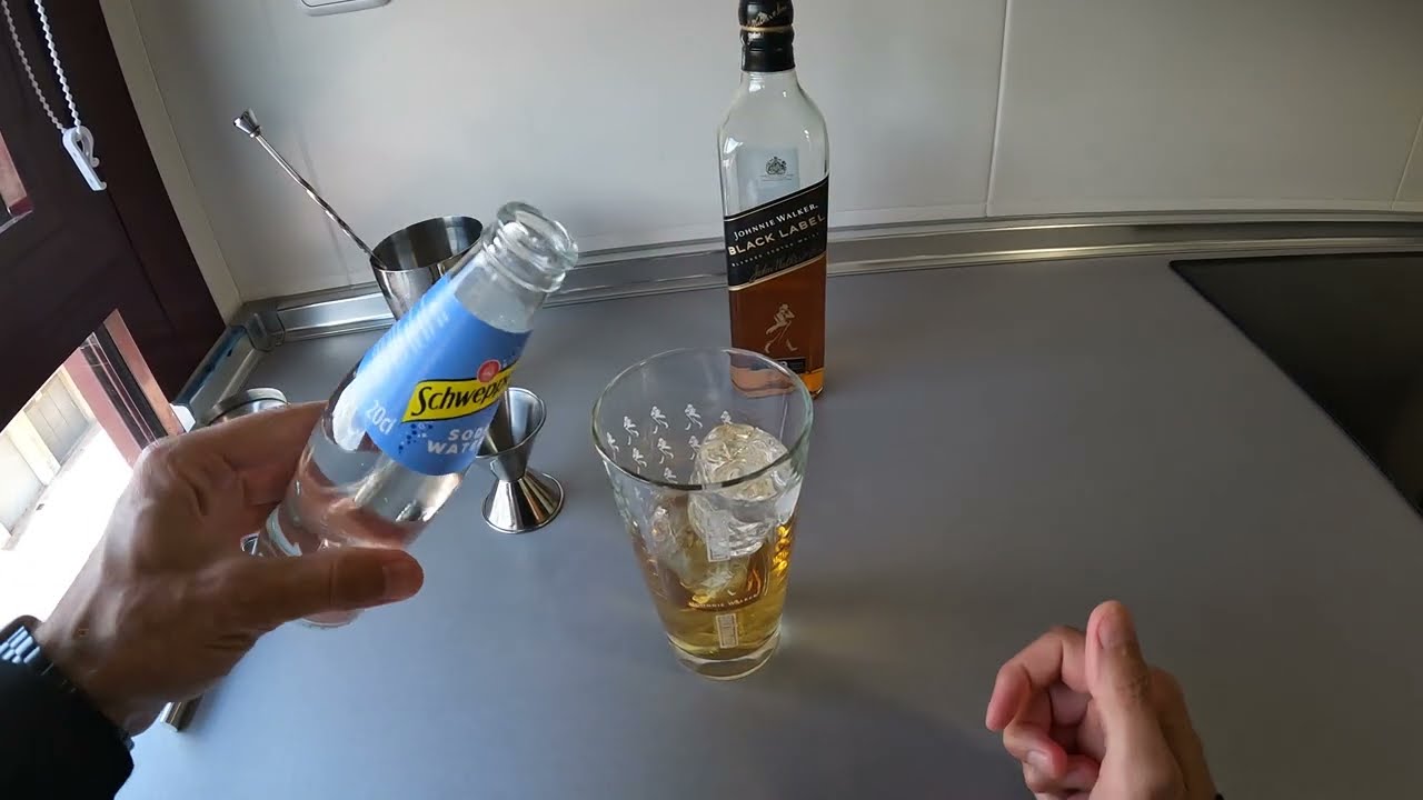 Black Label Whisky Classic Highball ( Scotch and Soda )