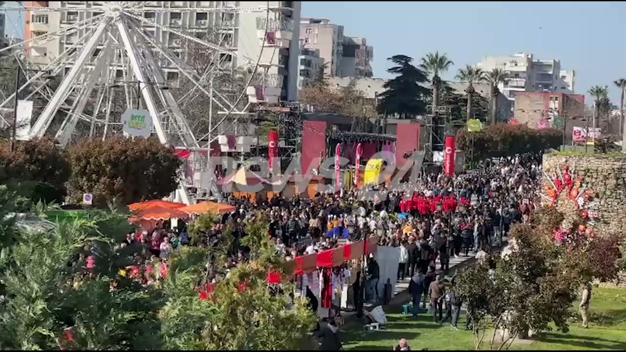 Simbol i festës së pranverës/ Diell, muzikë, lojëra dhe ushqime ...