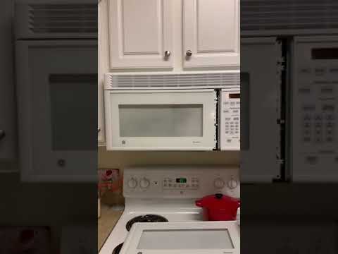 GE Spacemaker Microwave-How to Remove and Replace the Door