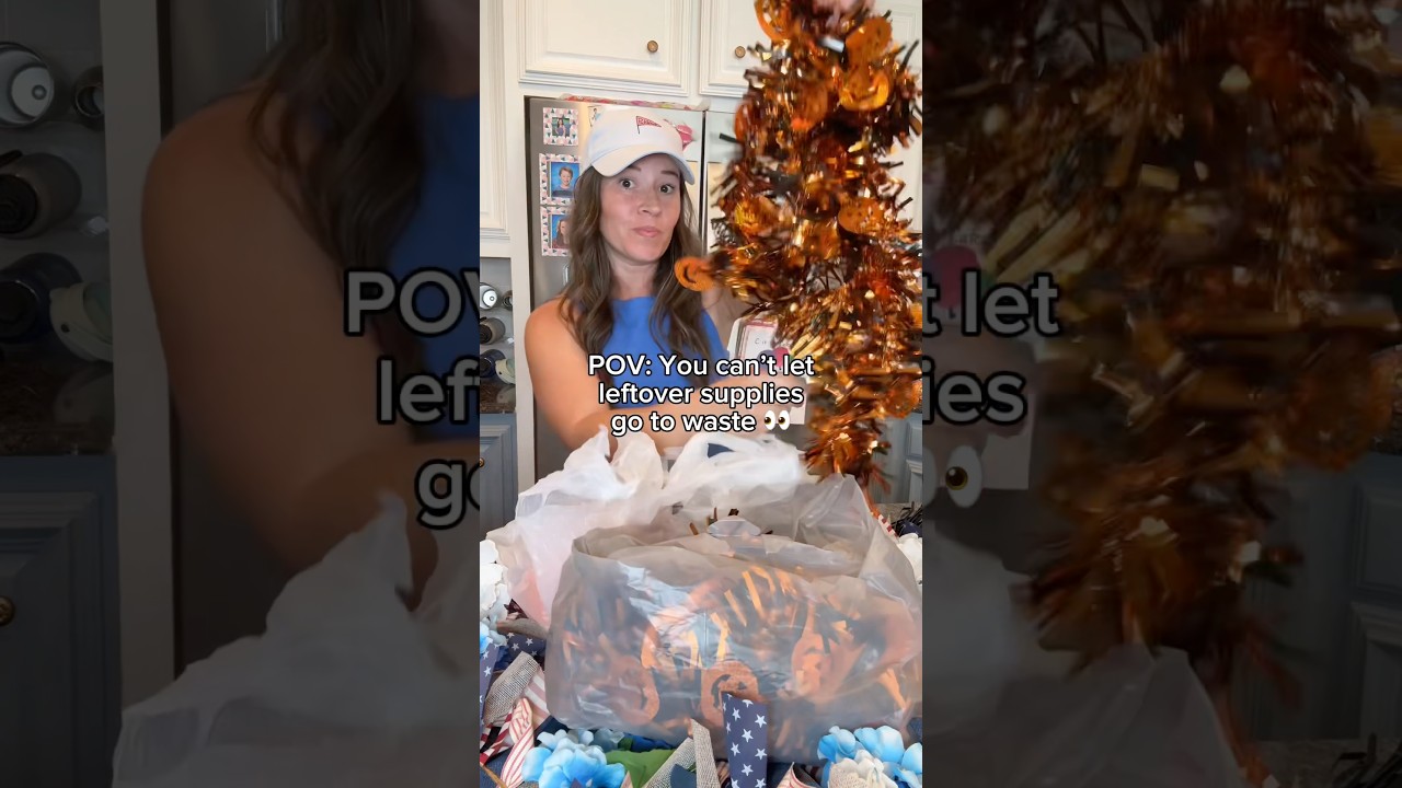 DIY Halloween Wreath Easy DIY Halloween Decorations DIY Mom Spooky Season #halloweenhomedecor