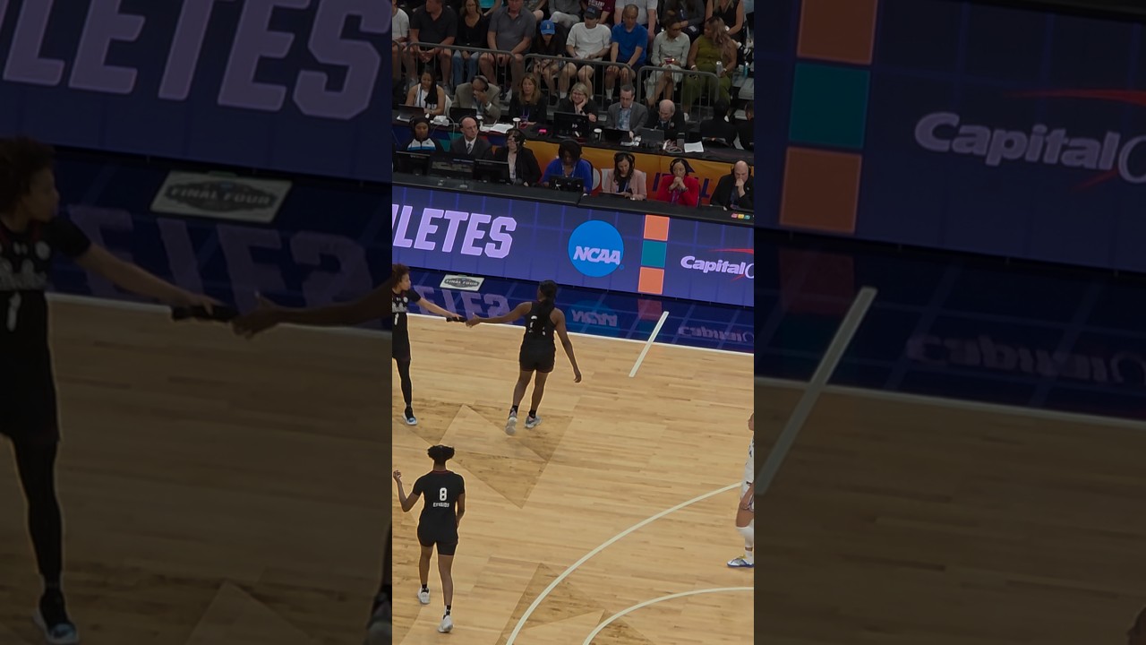 Raven Johnson leaves the floor for the final time as a Gamecock | South Carolina vs UCLA