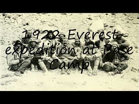 How to pronounce 1922 Everest expedition at Base Camp in English?