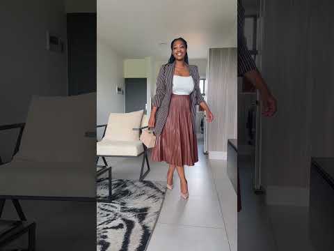 How to style pleated skirts #styling #whattowear #fashion #outfitideas #workoutfit #outfitsinspo