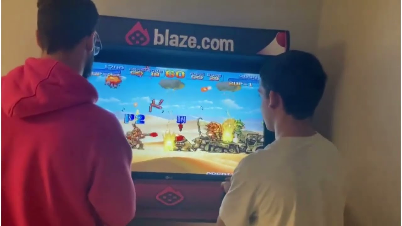 Bartop 42 polegadas com 21.000 jogos. Cliente vs Funcionário.