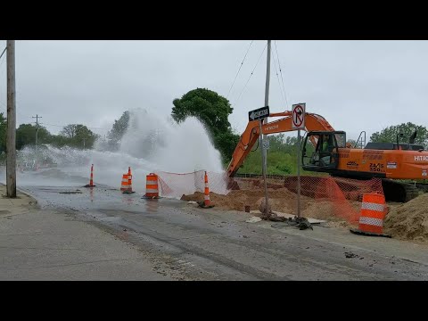 Water main break closes Muskegon thoroughfare