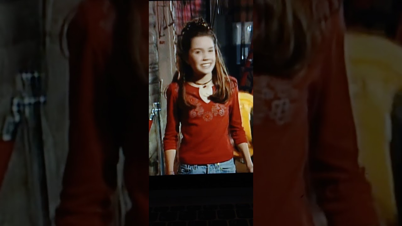 Amanda Bynes Belly Button shows