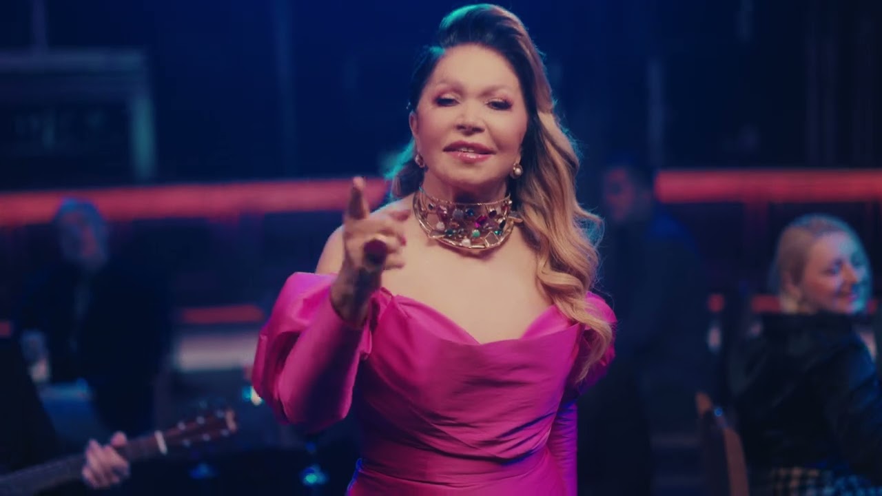 Neda Ukraden predstavlja romantičnu pjesmu "Živi se i umire za ljubav"