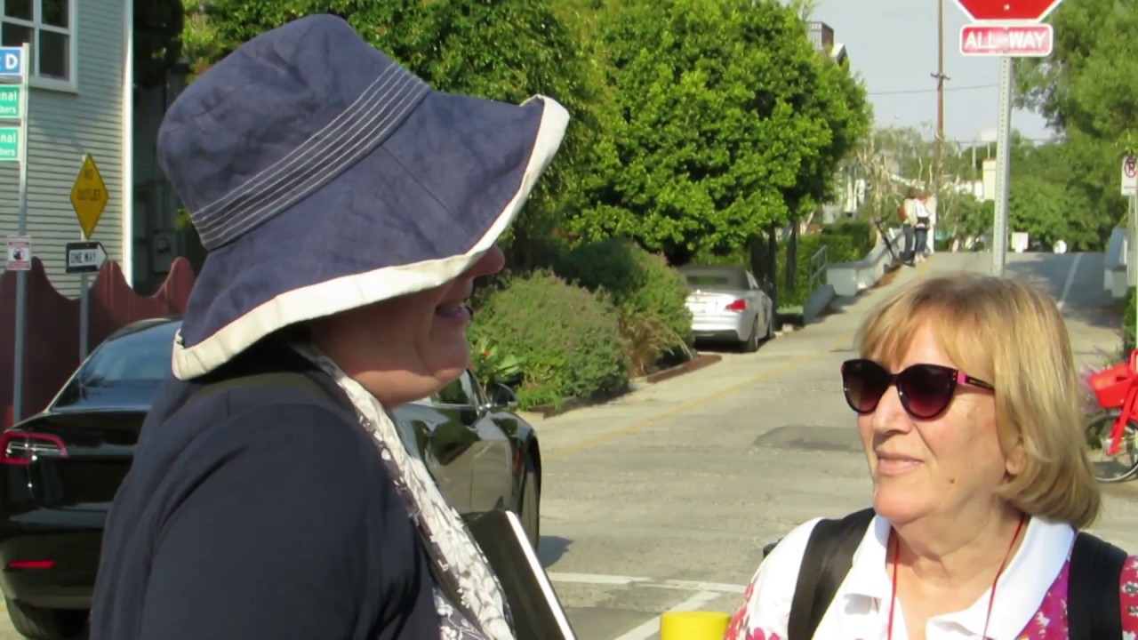 Liz Steel and Los Angeles Urban Sketchers at The Venice Canals, California