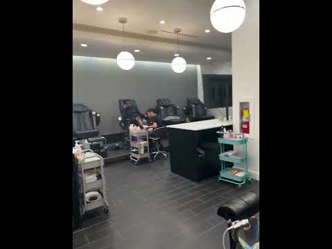 Sugar Coat Nail Spa inside of Phipps Plaza❤️Take a look around👌It’s a lovely Saturday in ATL💕VILWK