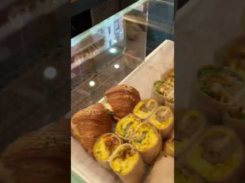 MUST TRY Italian Bakery in NYC | ZEPPOLA is a Hidden Gem ! #shorts #nyc #italy