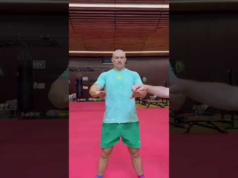 Usyk showing off his reflexes ๐