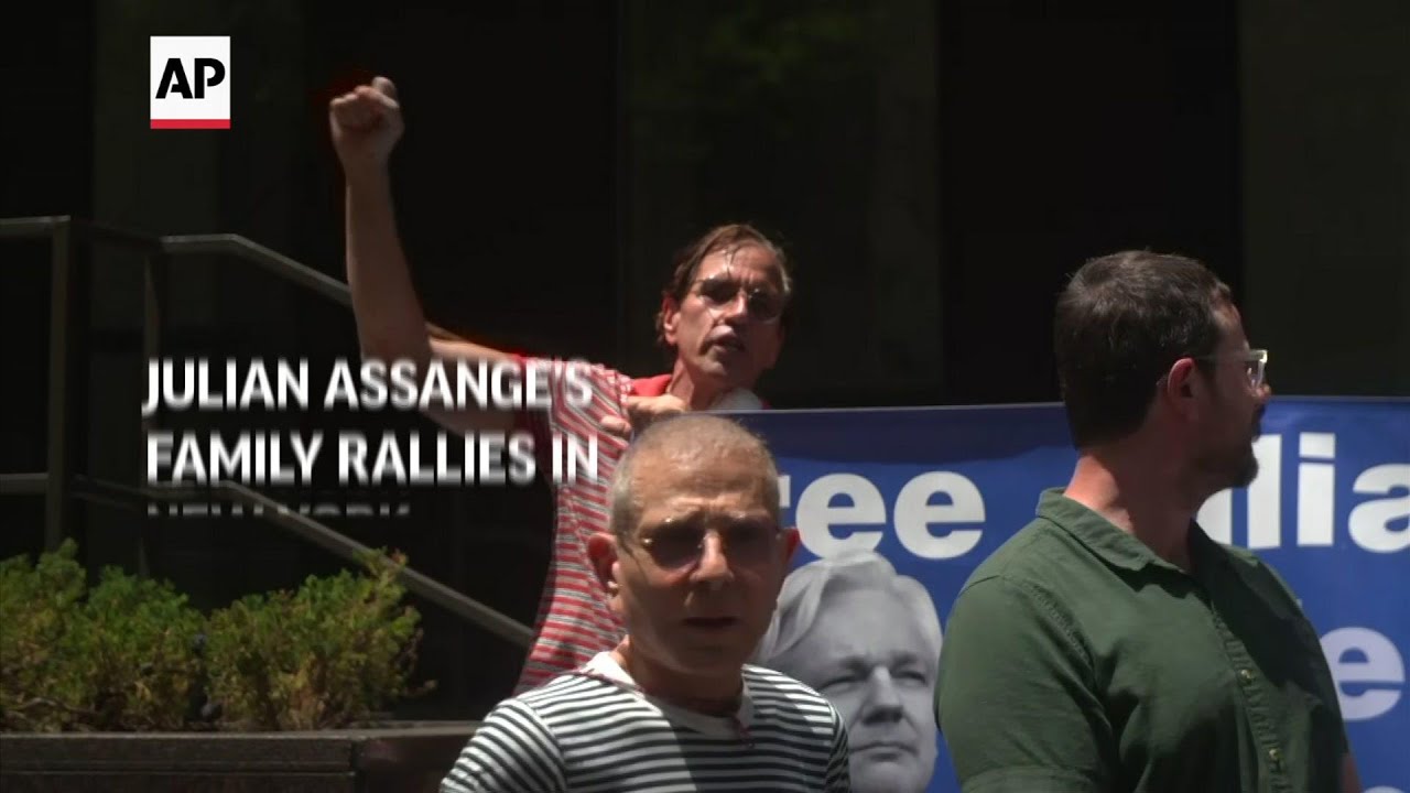 Julian Assange's family rallies in New York