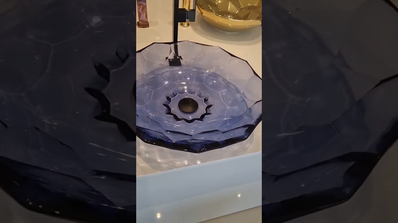 ¡𝑴𝒖𝒓𝒂𝒏𝒐 𝒖𝒏𝒂 𝒋𝒐𝒚𝒂 para tu baño! lúcete con esta pieza glamorosa y realza el diseño de tus ambientes.