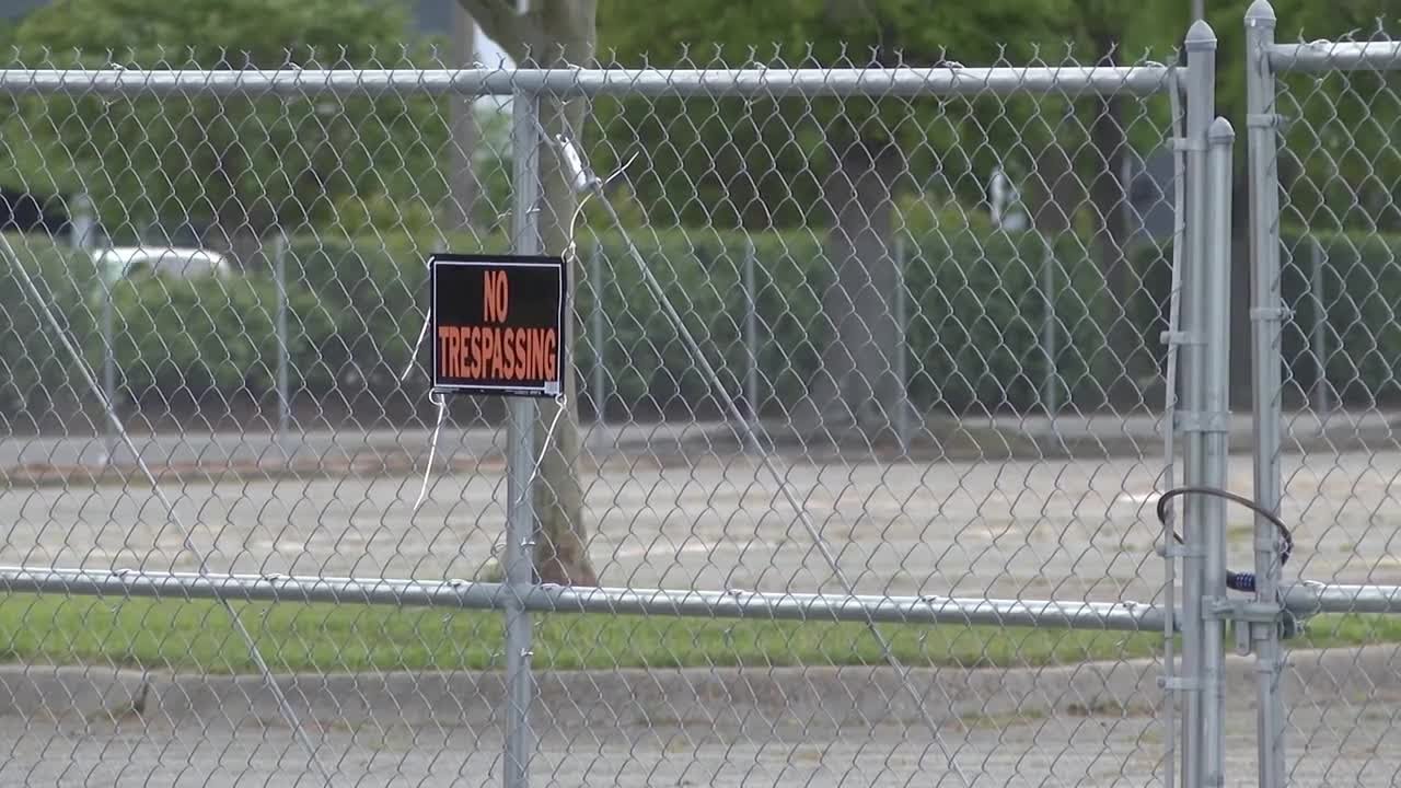 Norfolk neighbors push for re-instatement of funding for rec center, library