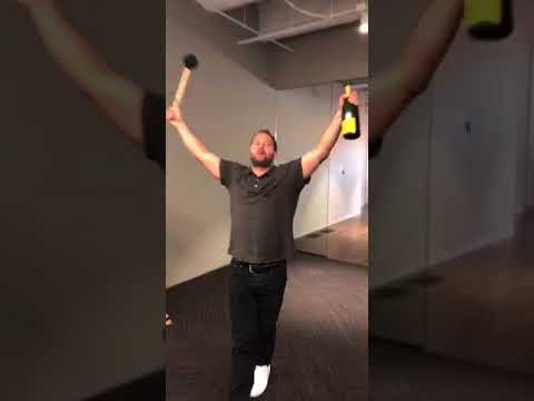 Gryz Hits The Gong