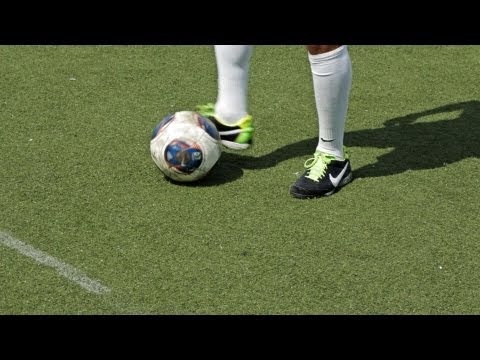 How to Trap a Soccer Ball | Soccer Skills