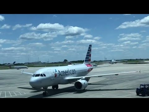 American Airlines Landing at Charlotte Douglas International Airport (North Carolina, USA)