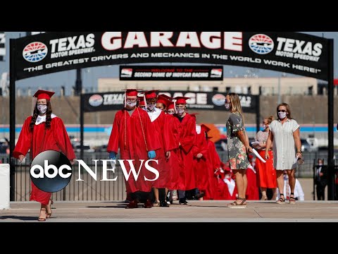 Texas graduates, pop-up marriage booth, mass burial: World in Photos, May 20