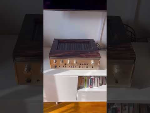 Accuphase E-204 with solid wood case. #vintagehifi #analogaudio #audiófilos