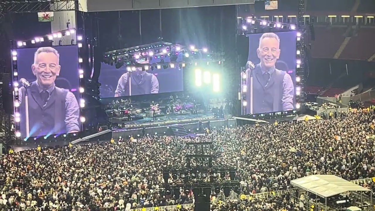 Check Out What Bruce Springsteen Played On Opening UK & European Tour ...