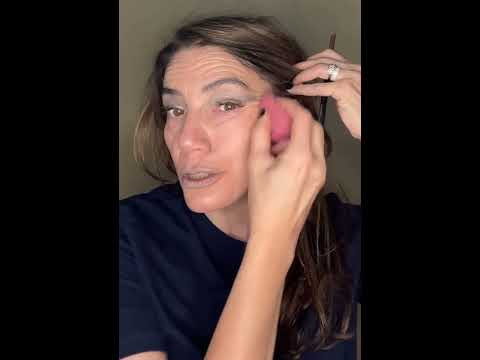 contouring with dark grey eyeshadow to get more definition #subscribe #makeuptips #maketutorials